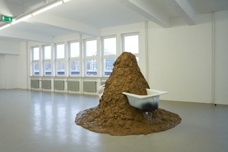 Laura Pientka - Last Notes Before Entering The BuildingMeisterschüler ...